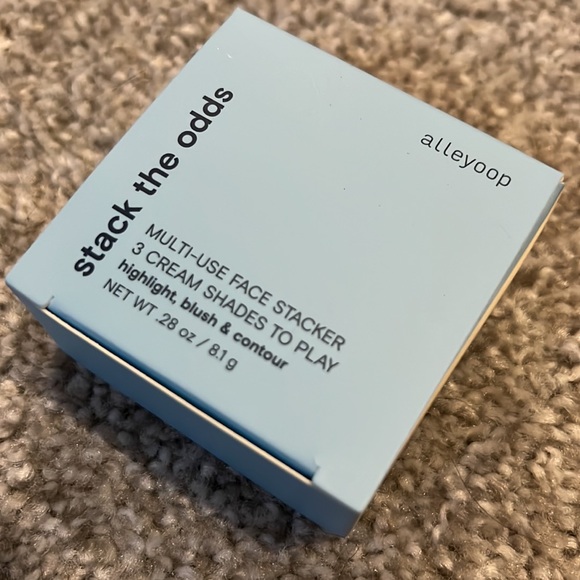 Alleyoop | Makeup | Alleyoop Stack The Odds Compact In Sassy Pants ...